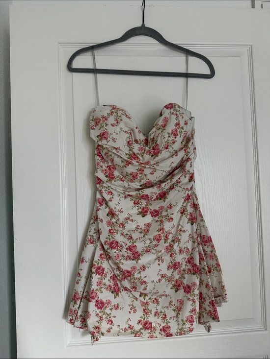 House of CB | Dresses | House Of Cb Floral Sweetheart Mini Dress White ...
